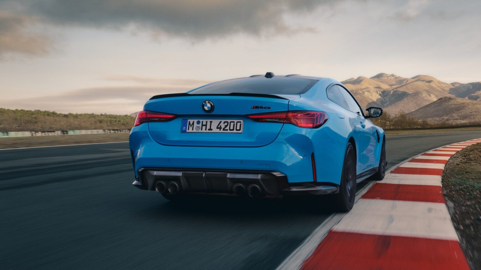 The New Generation BMW M4 CS Will Soon Make A Debut In India: Know Its ...