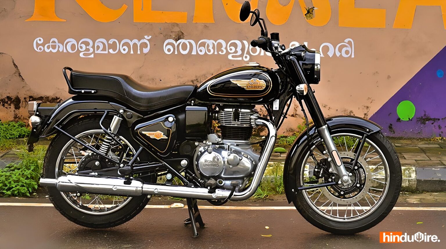 How The New Royal Enfield Bullet 350 ‘Battalion Black’ Edition Stands ...